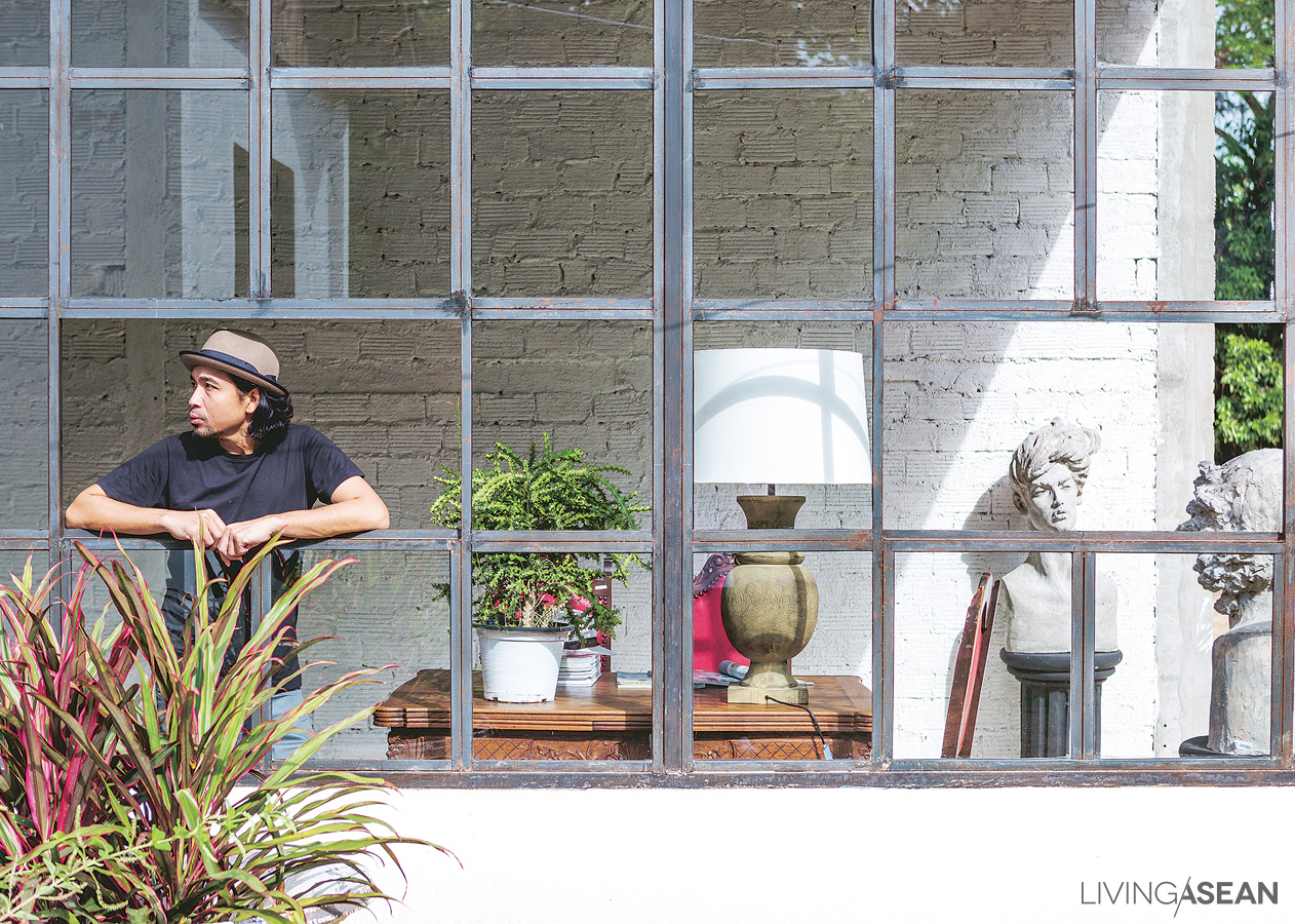 Taking a Look inside an Artist’s Studio Home in Chiang Mai / Living Asean