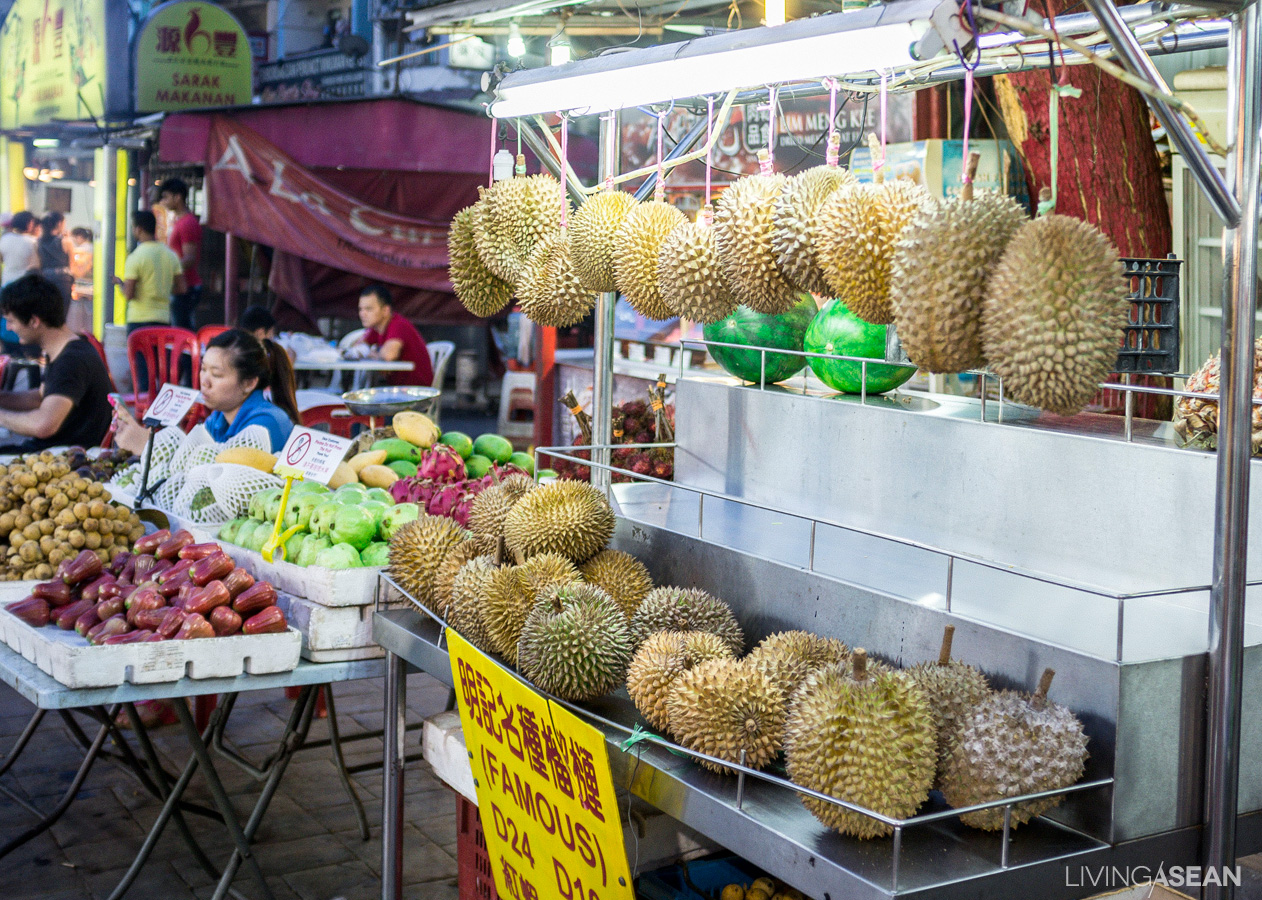 Durian : The Irresistible King of Fruit / Living ASEAN