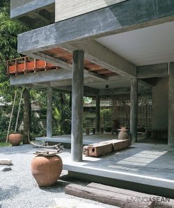 A Concrete House Embraces the Charms of Oriental Culture / Living Asean