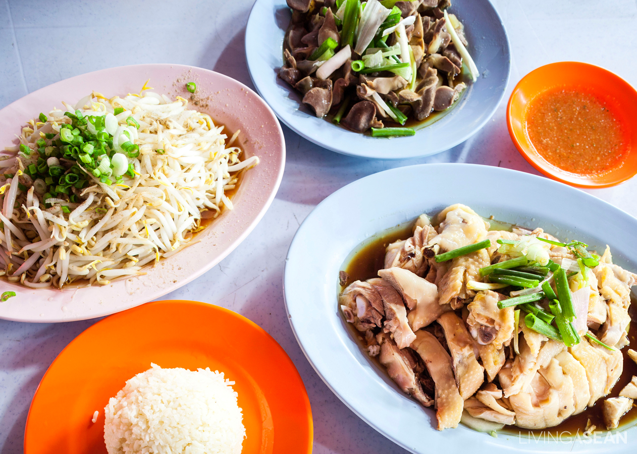 Which is the best chicken rice in the ASEAN? /// Living ASEAN
