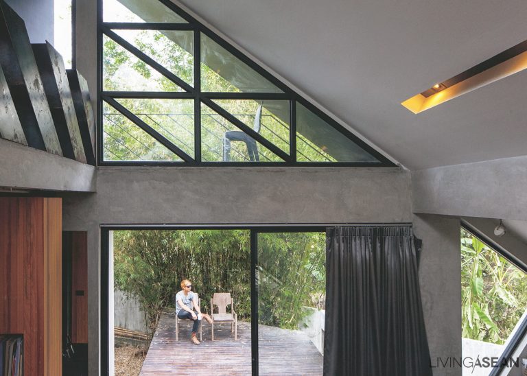 Leaning House: An Out-of-the-Box House Design / Living Asean