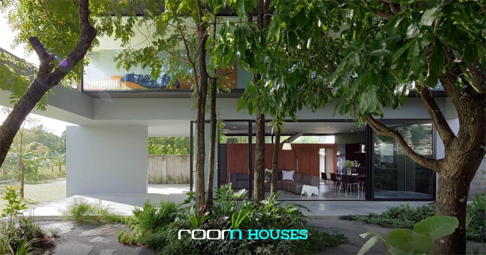 A Modern Box-Shaped House with Tropical Garden View / Living Asean
