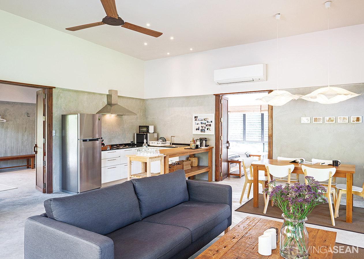 Contemporary Home in a Calm, Peaceful Forest Setting / Living Asean