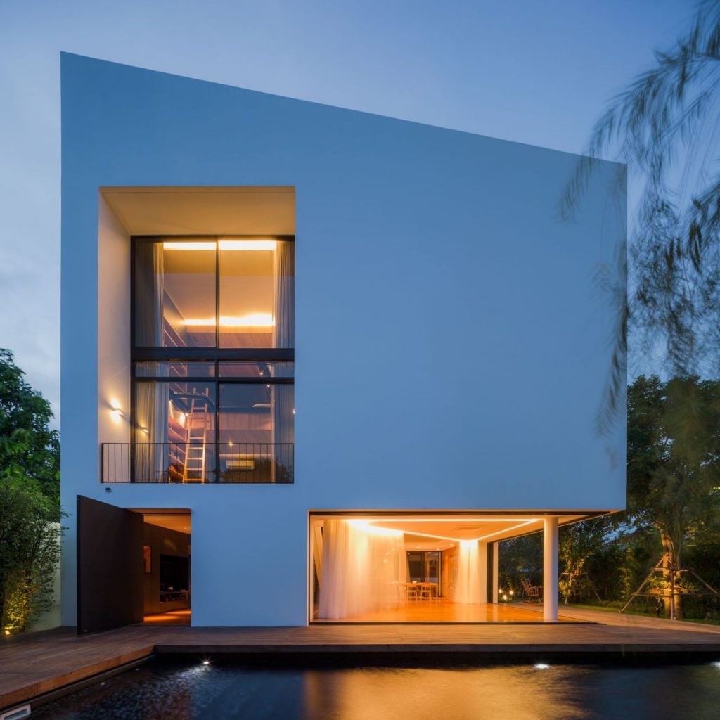 Baan Moom: Modern House with Triangular-Shaped Design / Living Asean