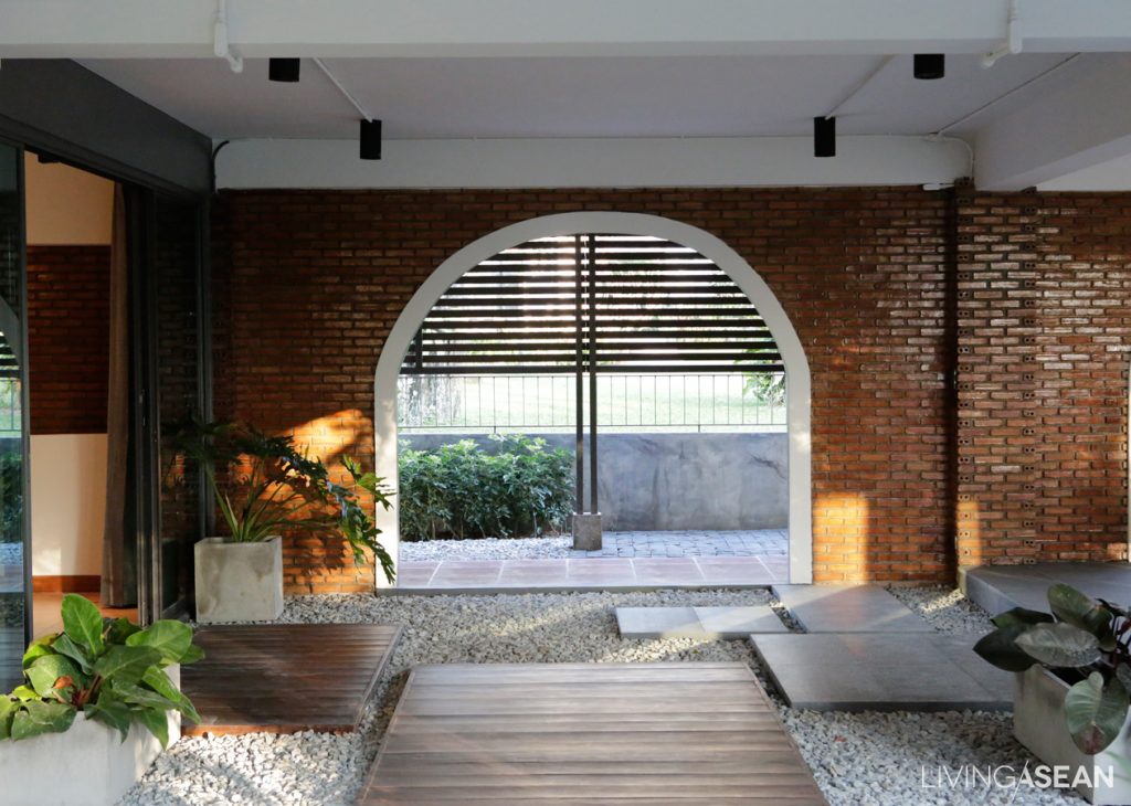 A Brick House in Pattaya the Pride of Two Generations / Living Asean