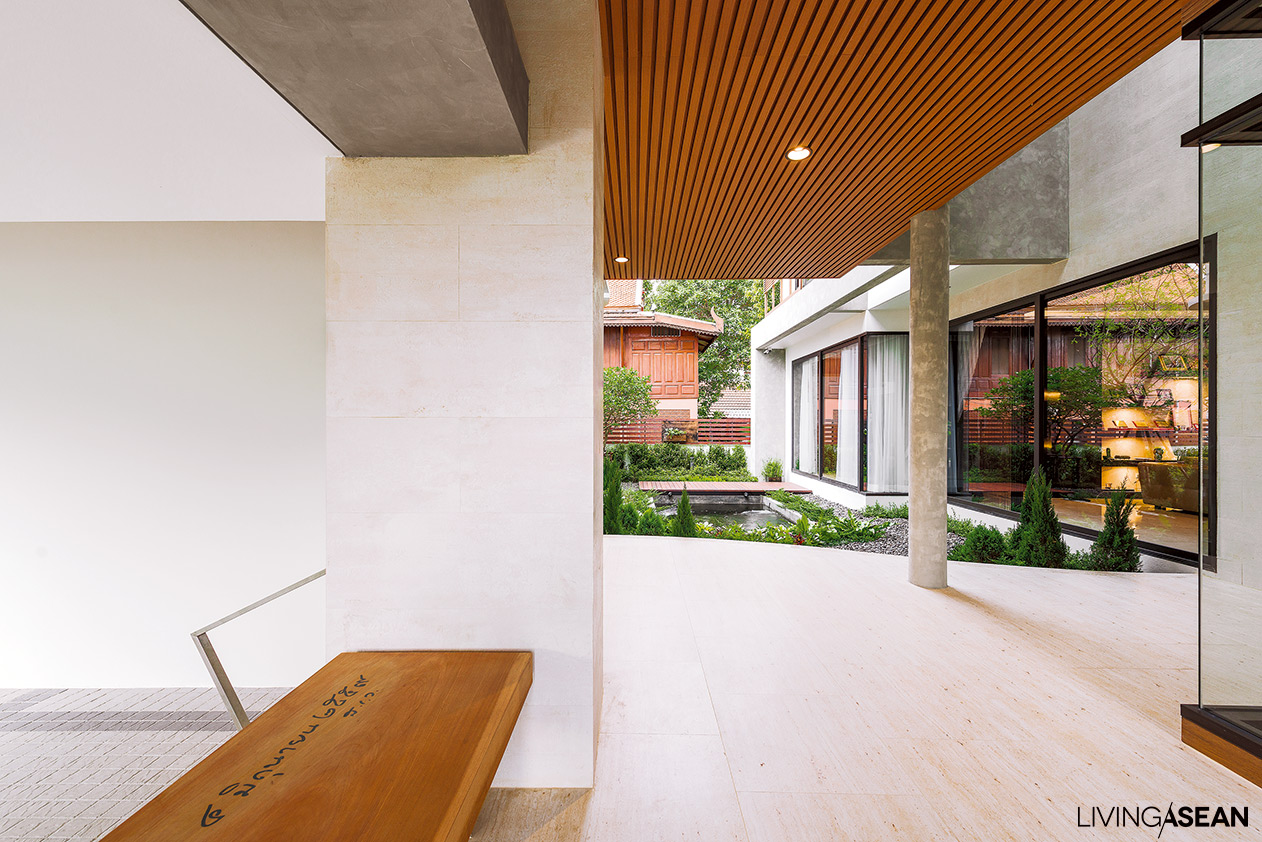 A Modern Home Inspired by Traditional Thai House Design / Living Asean