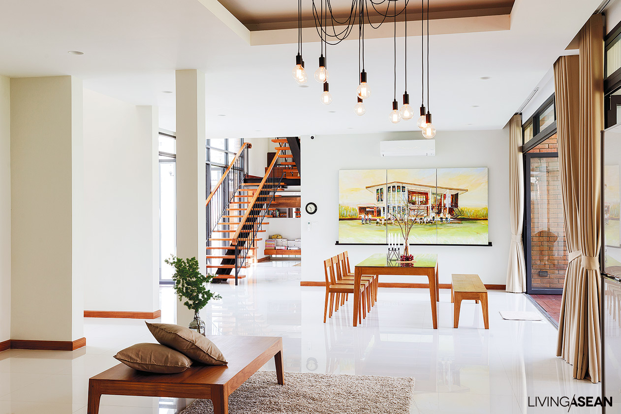 A Mid-City Modern Tropical House in Bangkok / Living Asean