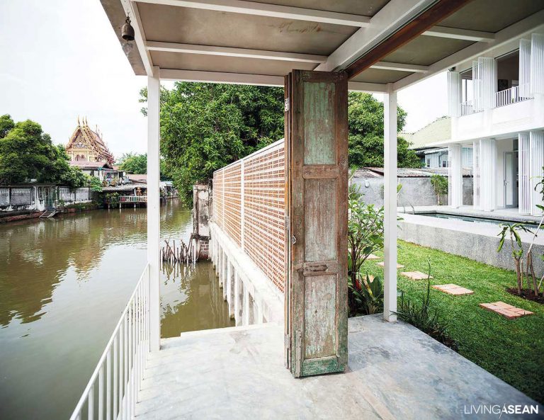A Tropical Waterside House that Matches the Thai Climate / Living Asean