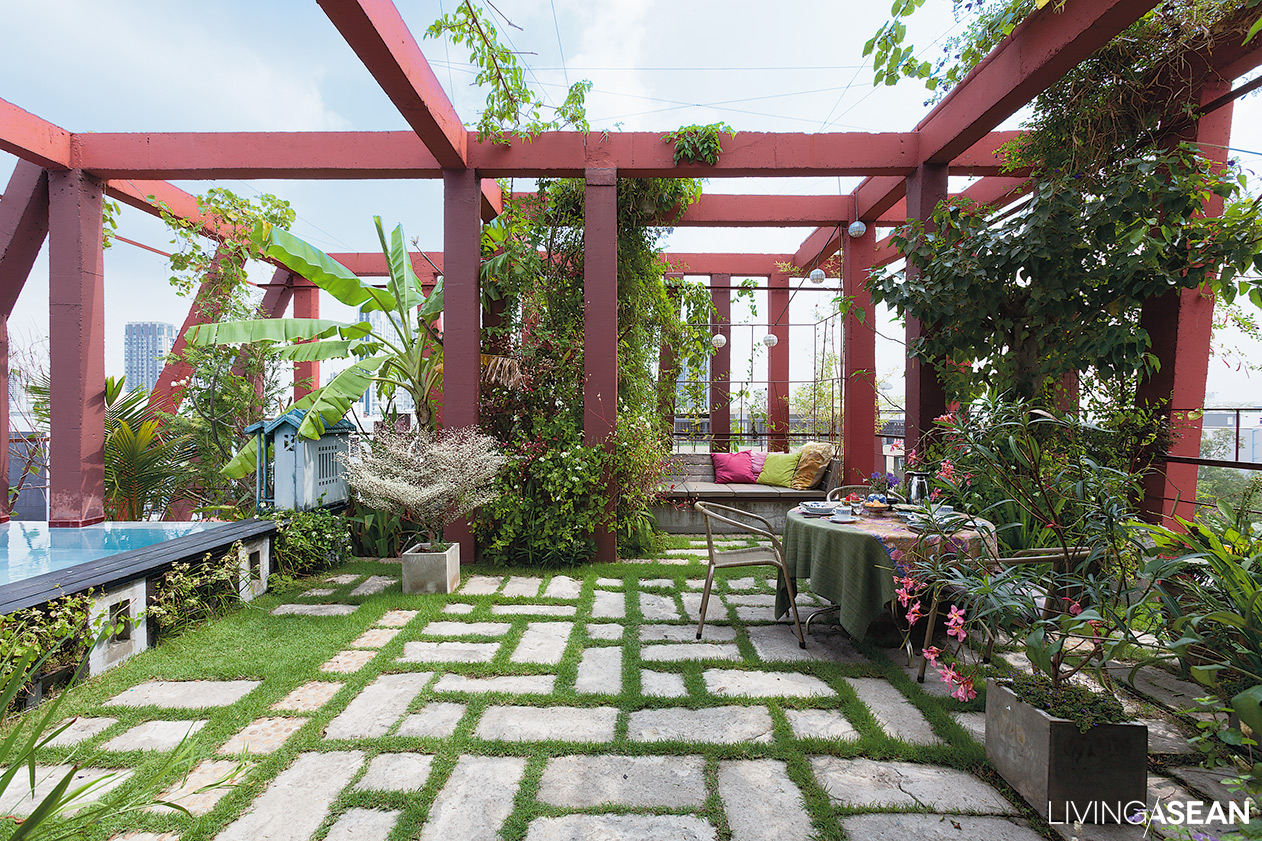 7-Story Ivy-Covered Home with a Green Façade /// Living ASEAN