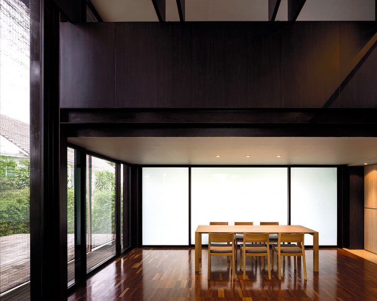 Box-Shaped Steel House Surrounded by Nature / Living Asean