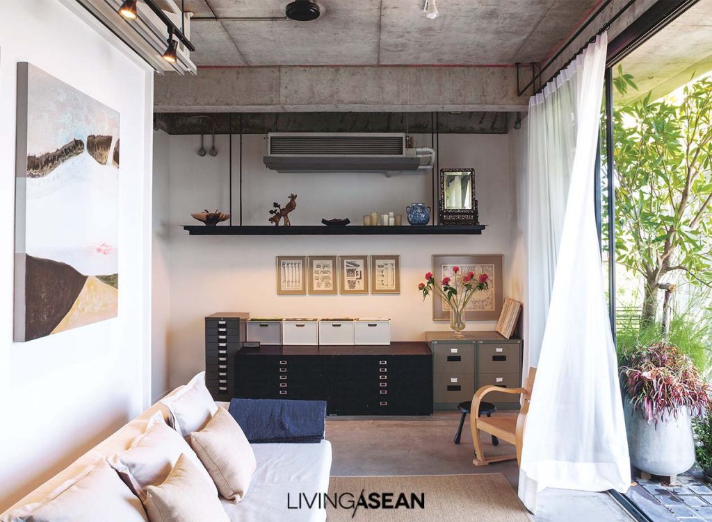 Huamark 09: Time-Tested Concrete Block Home / Living Asean