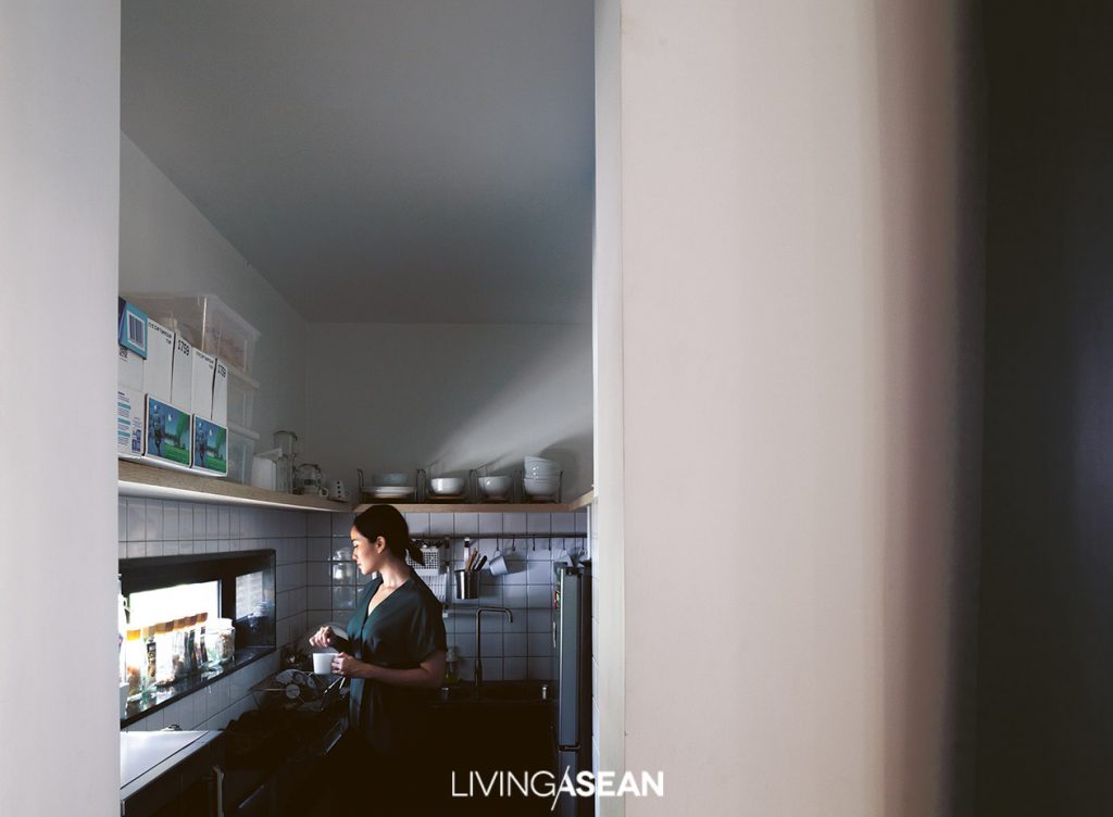 Huamark 09: Time-Tested Concrete Block Home / Living Asean