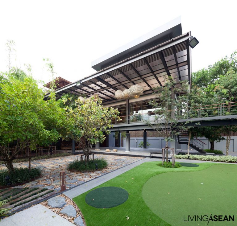 A Beautiful Steel House in Ayutthaya / Living Asean
