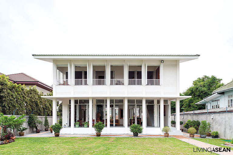 Wooden House with “Tai Thun” in Chiang Mai / Living Asean