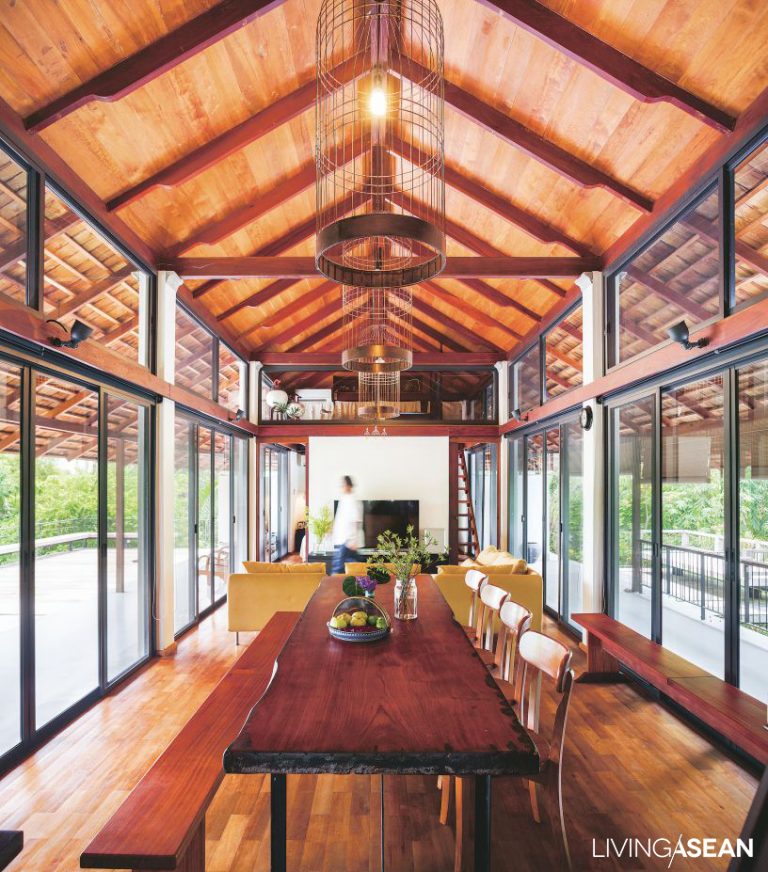 A Calm and Peaceful Waterside Wooden House / Living Asean