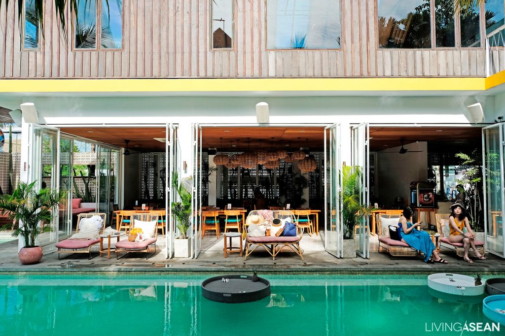 bali-cafe-must-visit-cabina-pool-bar-sexy-bikini-girl-03 - LIVING ASEAN ...