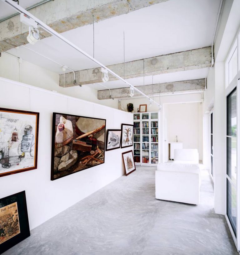 A beautiful white box-shaped house made for the good life / Living Asean