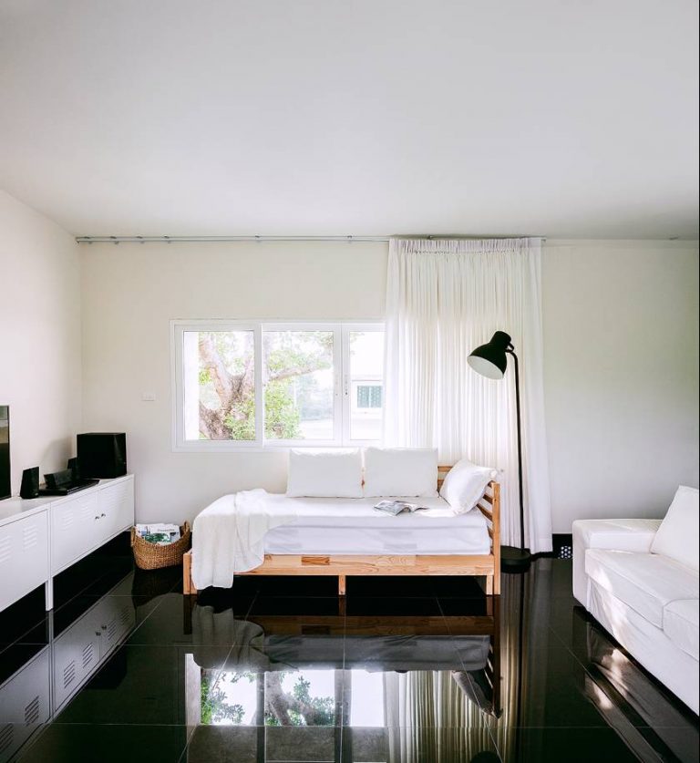 A beautiful white box-shaped house made for the good life / Living Asean
