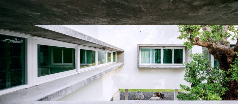 A beautiful white box-shaped house made for the good life / Living Asean