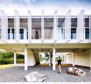 A beautiful white box-shaped house made for the good life / Living Asean