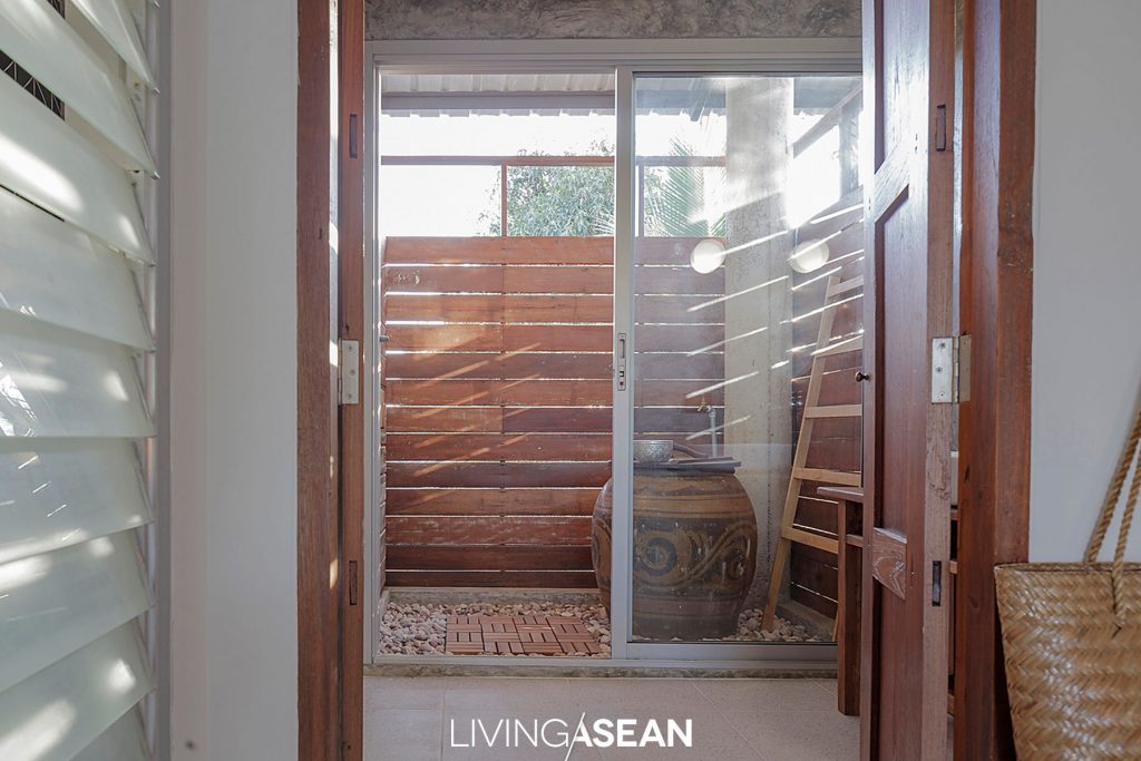 Baan Lek Villa: A House-Cum-Homestay in Chanthaburi / Living Asean