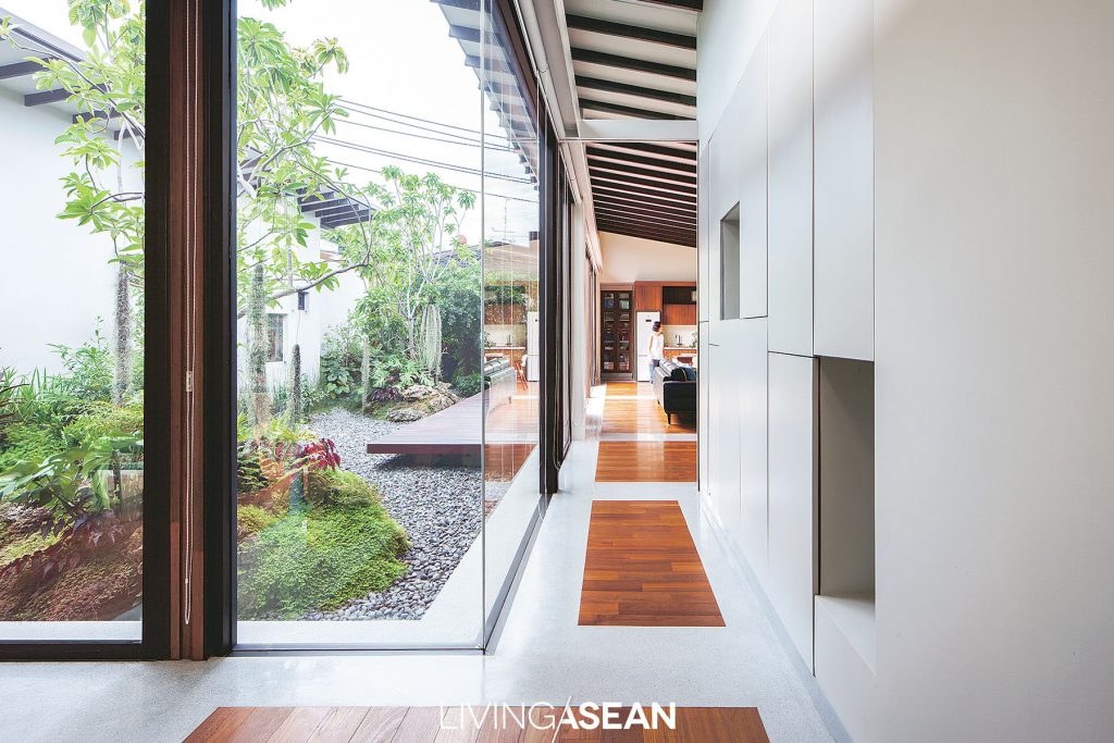 A Naturally Peaceful Single-Storey Home / Living Asean