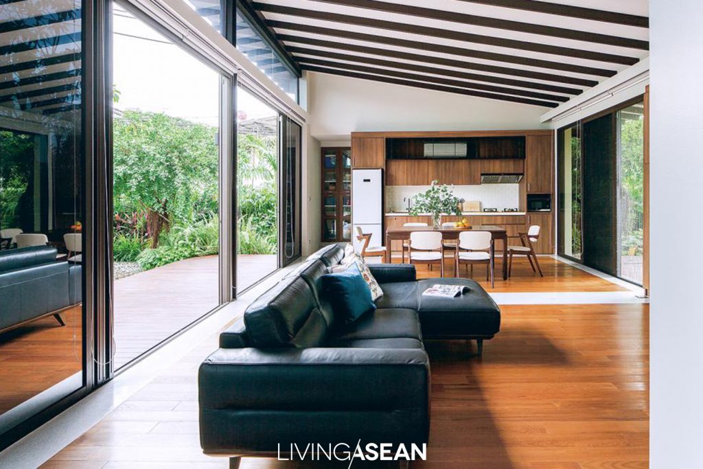 A Naturally Peaceful Single-Storey Home / Living Asean