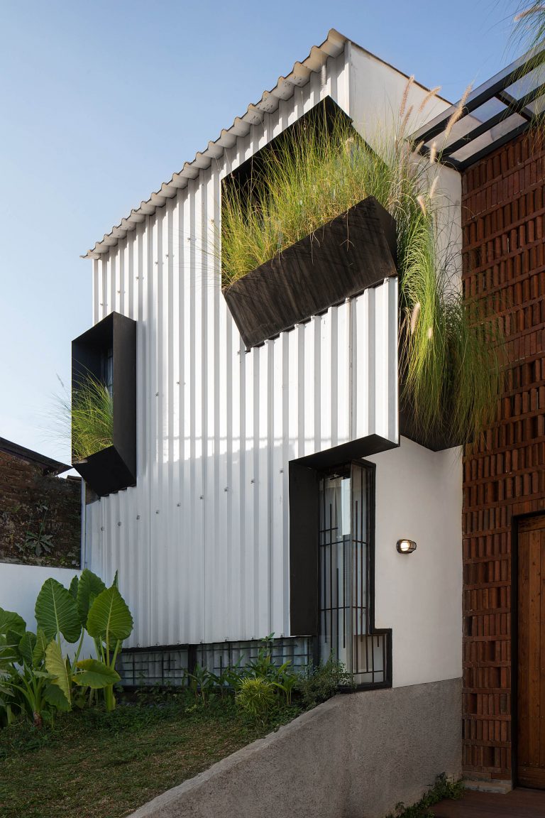 Kampong House: the Allure of Indonesia’s Village Life / Living Asean