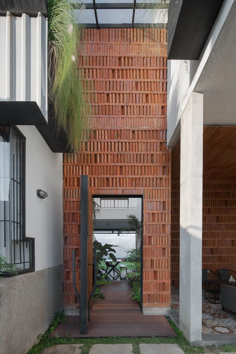 Kampong House: the Allure of Indonesia’s Village Life / Living Asean
