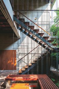 A Modern Tropical House Inspired by Cluster Homes / Living Asean