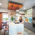 A Modern Tropical House Inspired by Cluster Homes / Living Asean