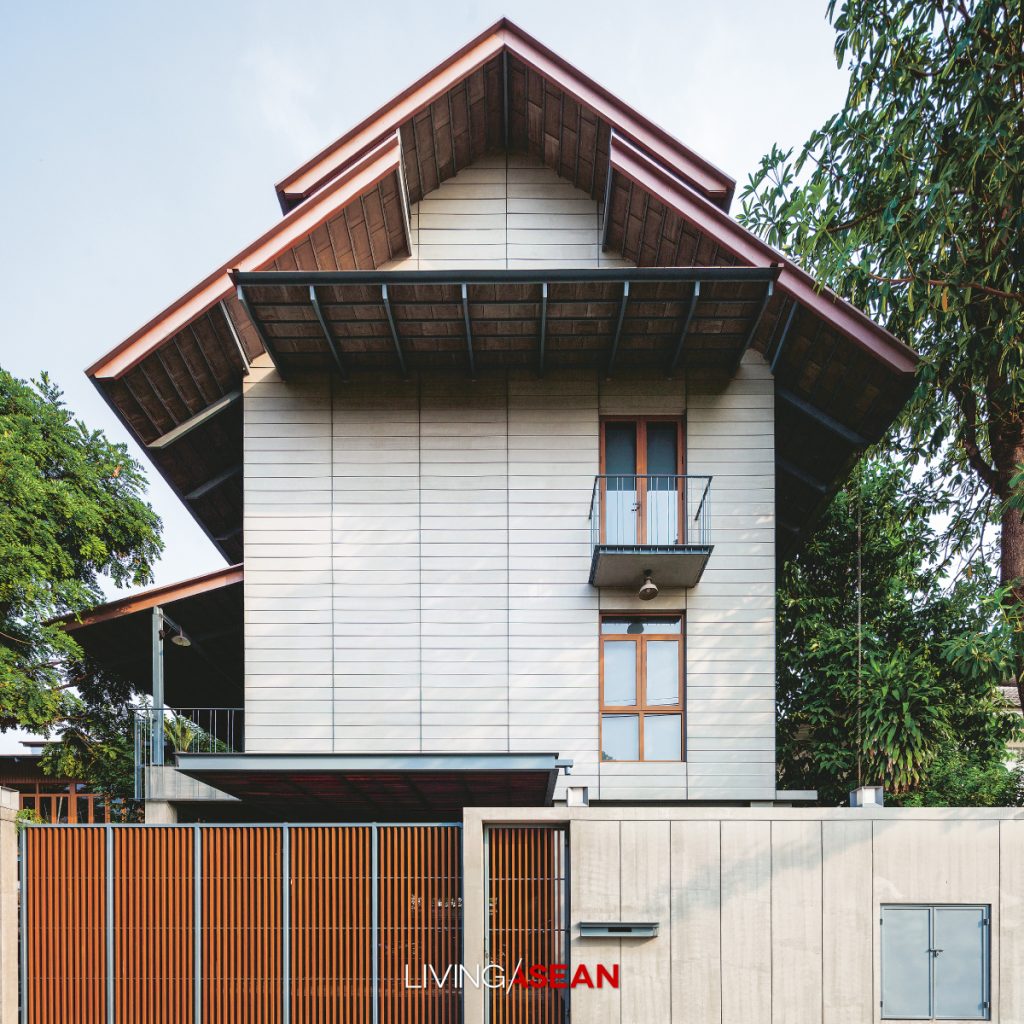 A Modern Tropical House Inspired by Cluster Homes / Living Asean