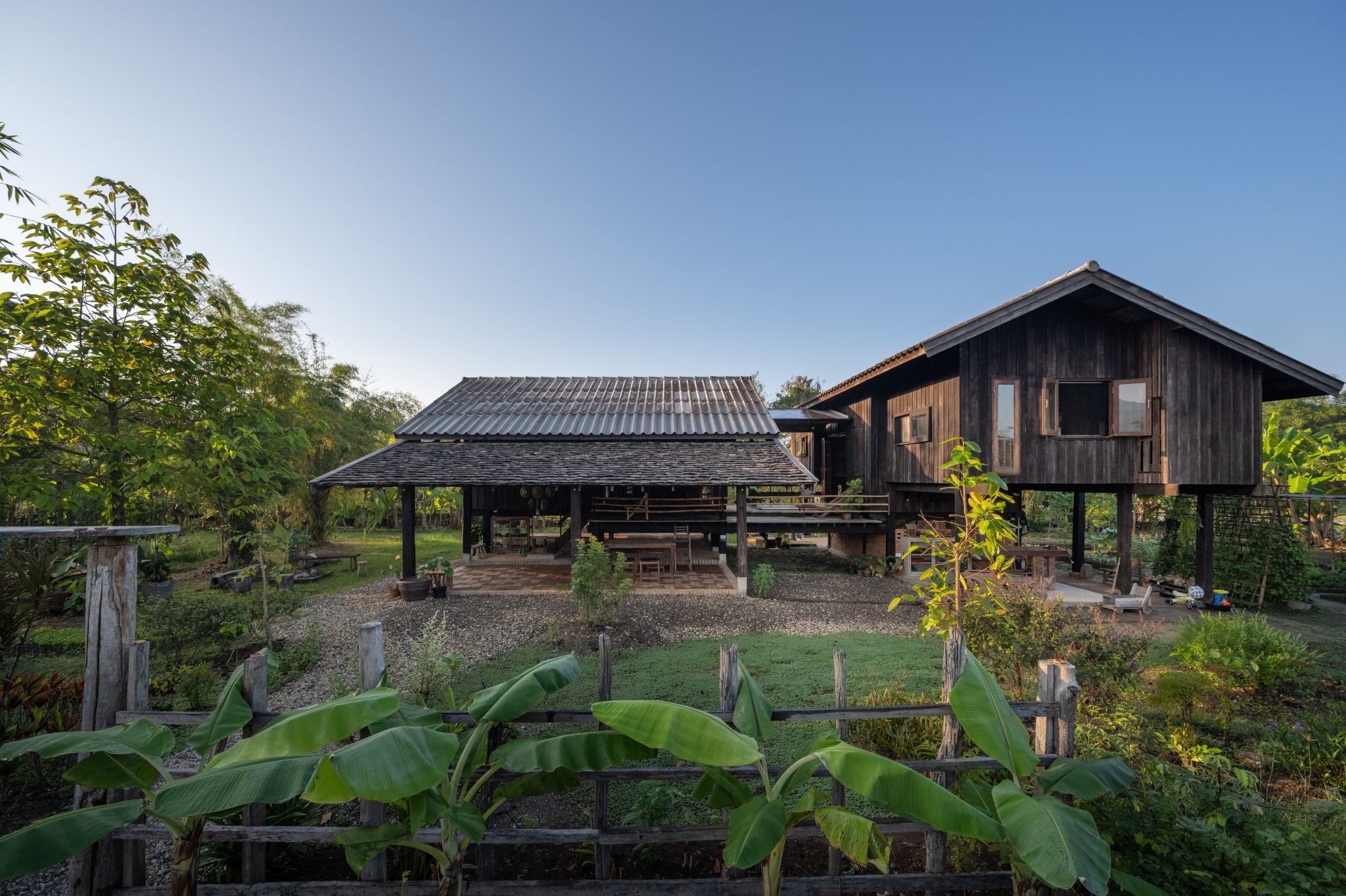 Redefining Vernacular Architecture in a Tropical Paradise / Living Asean