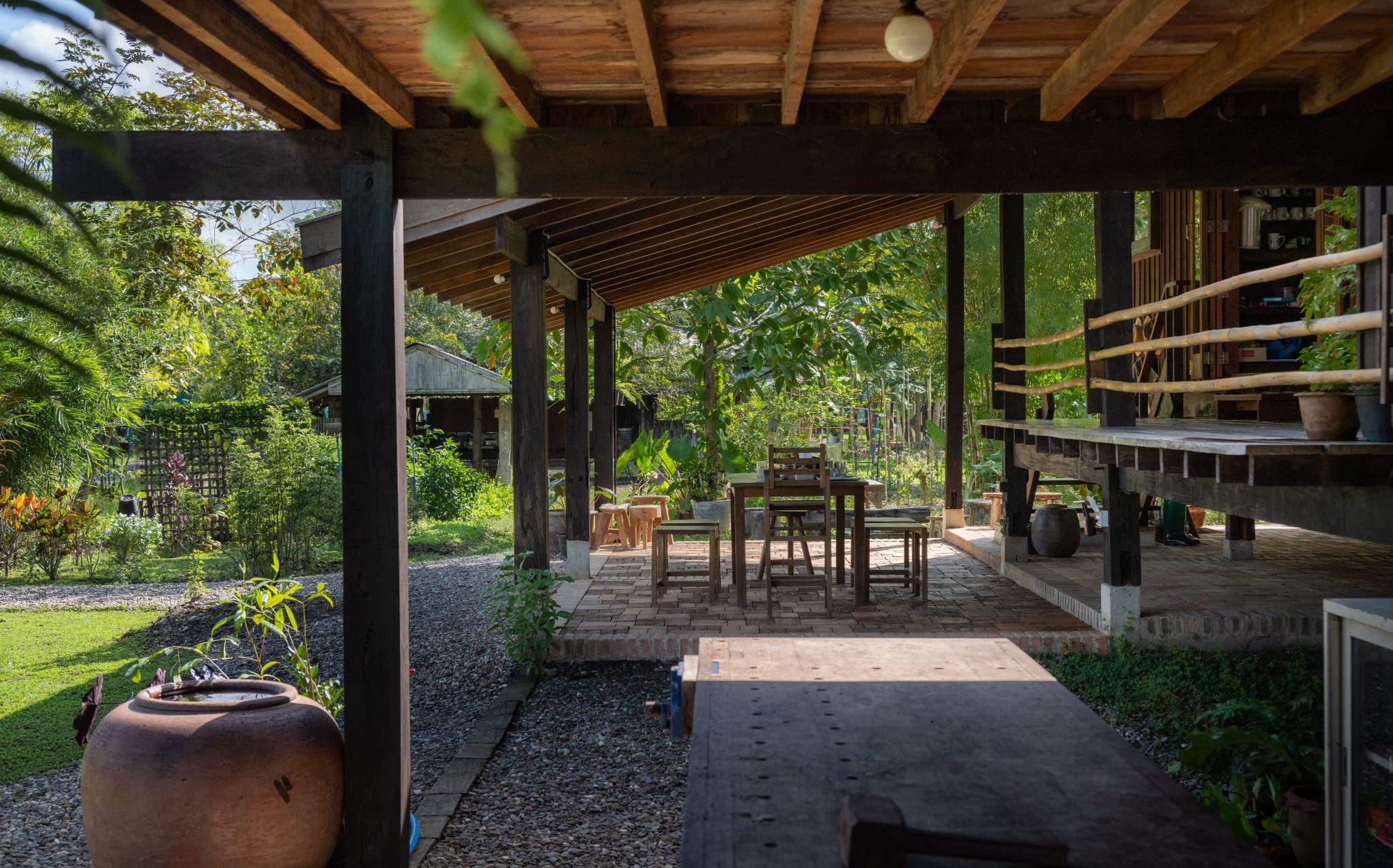 Redefining Vernacular Architecture in a Tropical Paradise / Living Asean