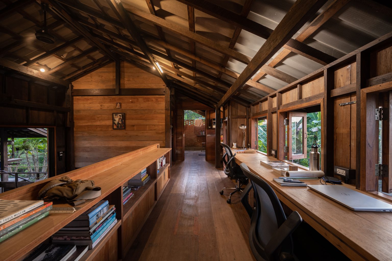 Redefining Vernacular Architecture in a Tropical Paradise / Living Asean