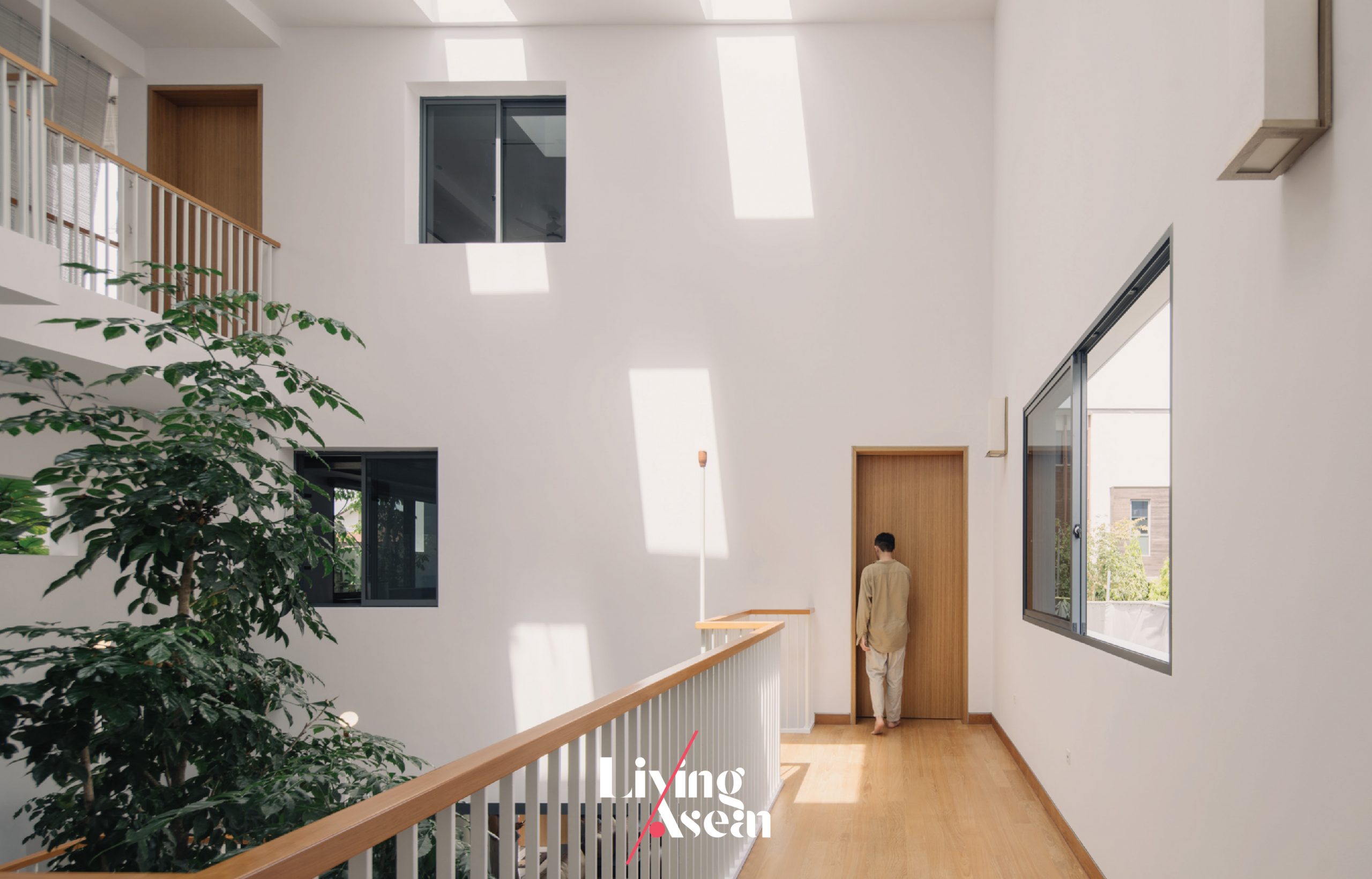 Big Family Makes a Modern Space Feel Cozy / Living Asean