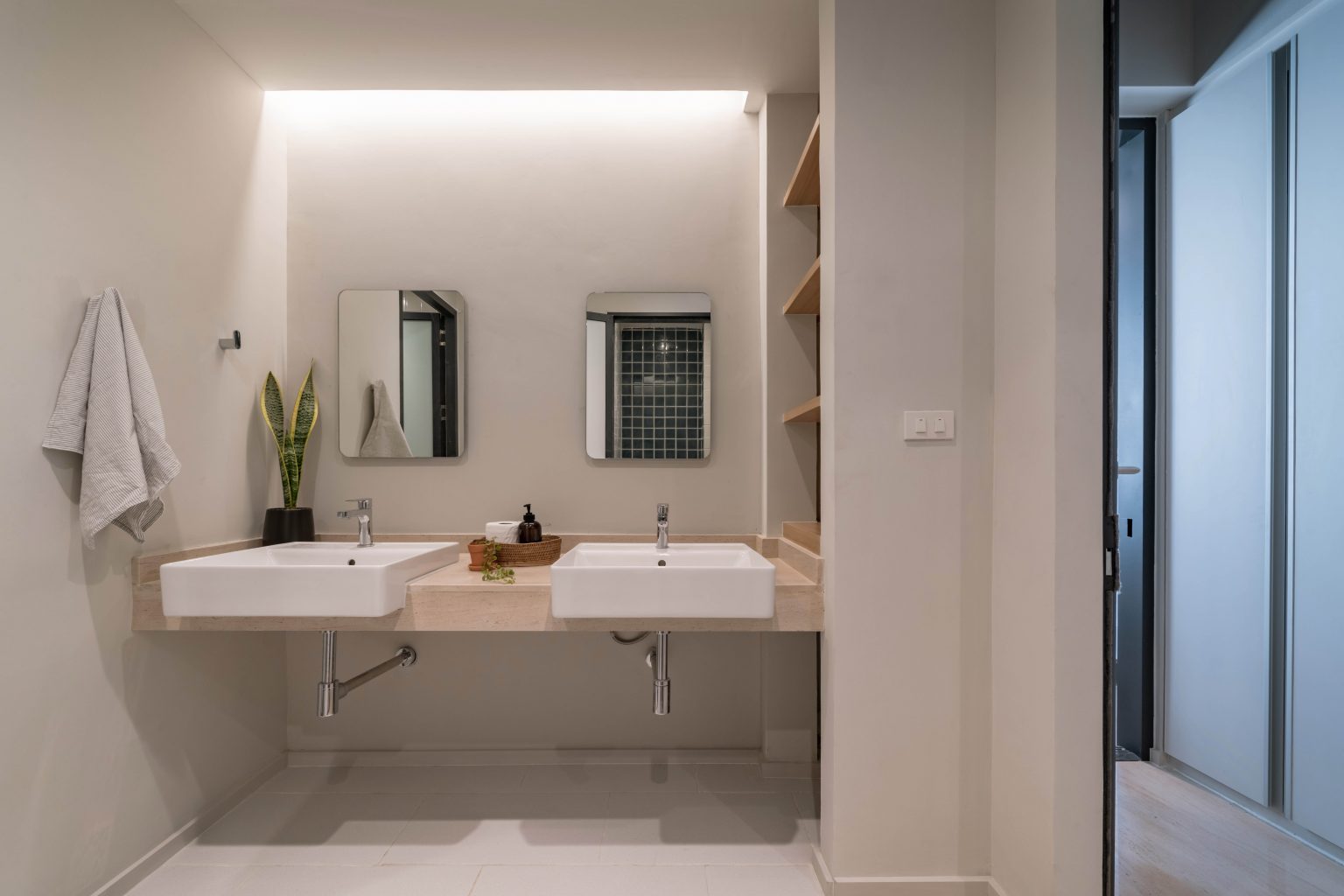 Renovation Gives a Townhouse the Atmosphere of Home / Living Asean