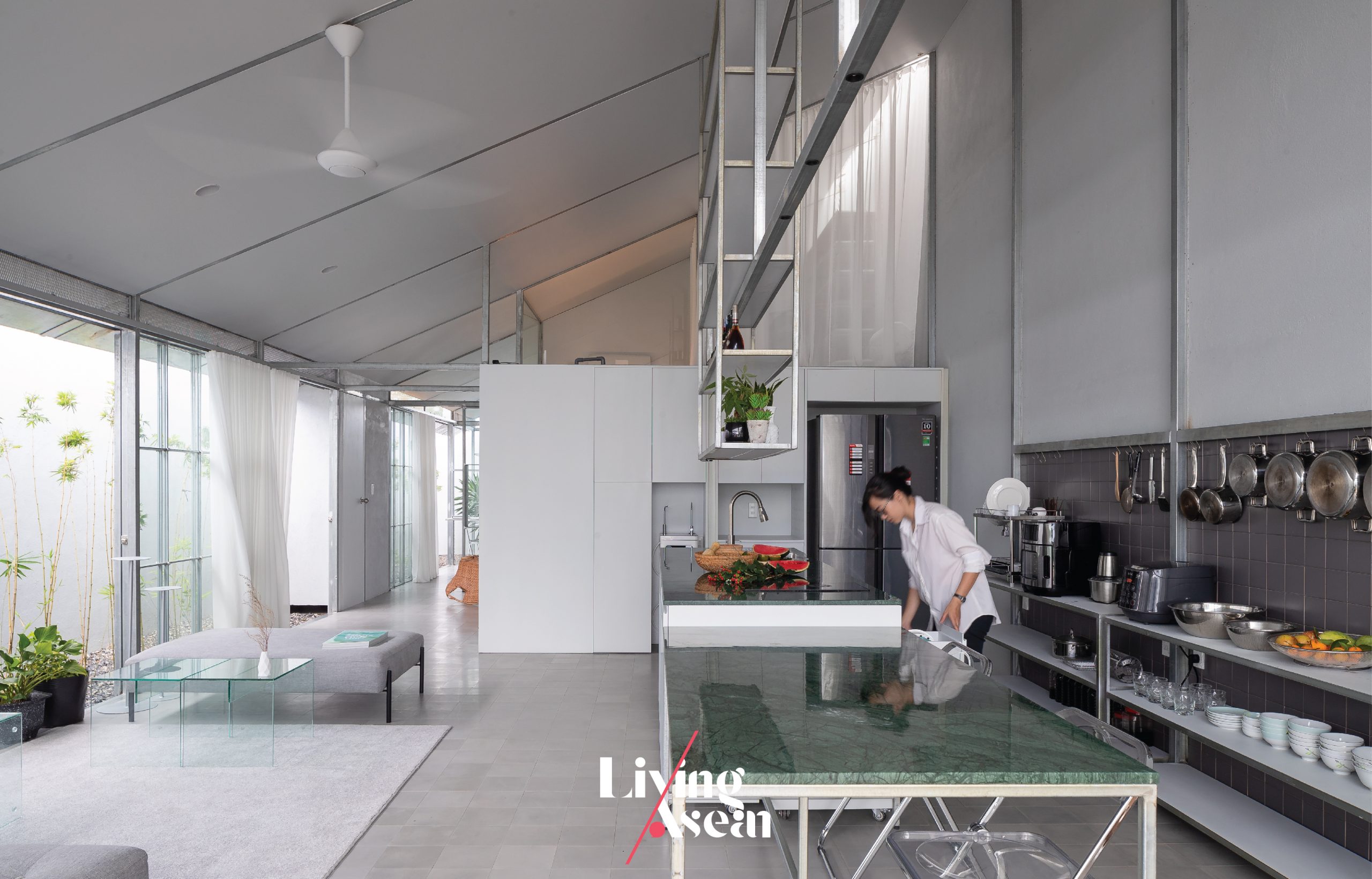 An Awesome Steel Home in Binh Thuan / Living Asean