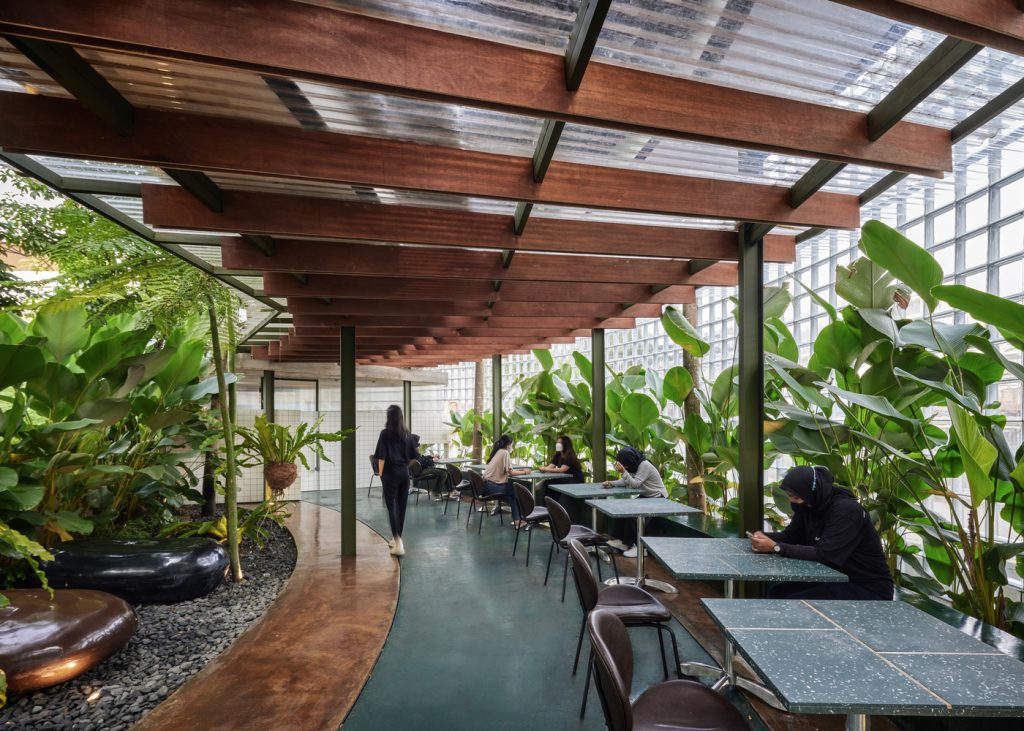 Tanatap Ring Garden: Coffee Shop Design with Nature / Living Asean