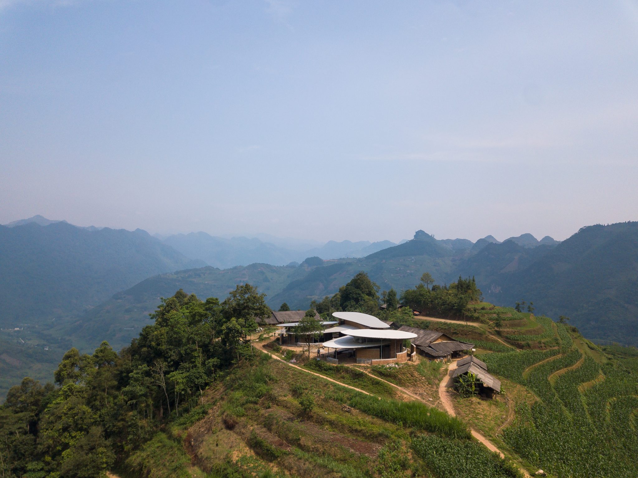 Lung Vai School: A Rammed Earth School amid Mountains / Living Asean