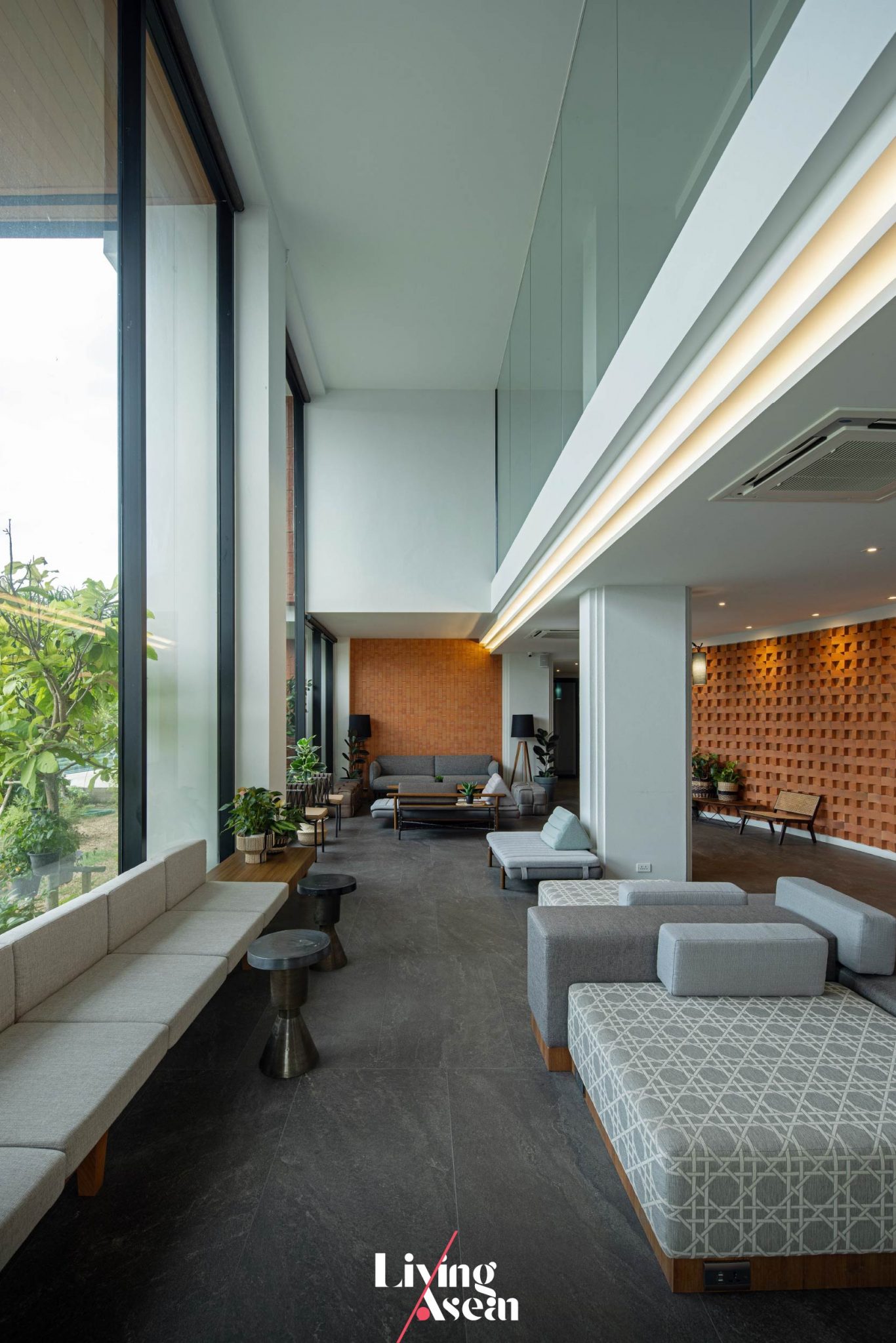 The Pusayapuri Hotel: Redefining U-Thong Architecture / Living Asean