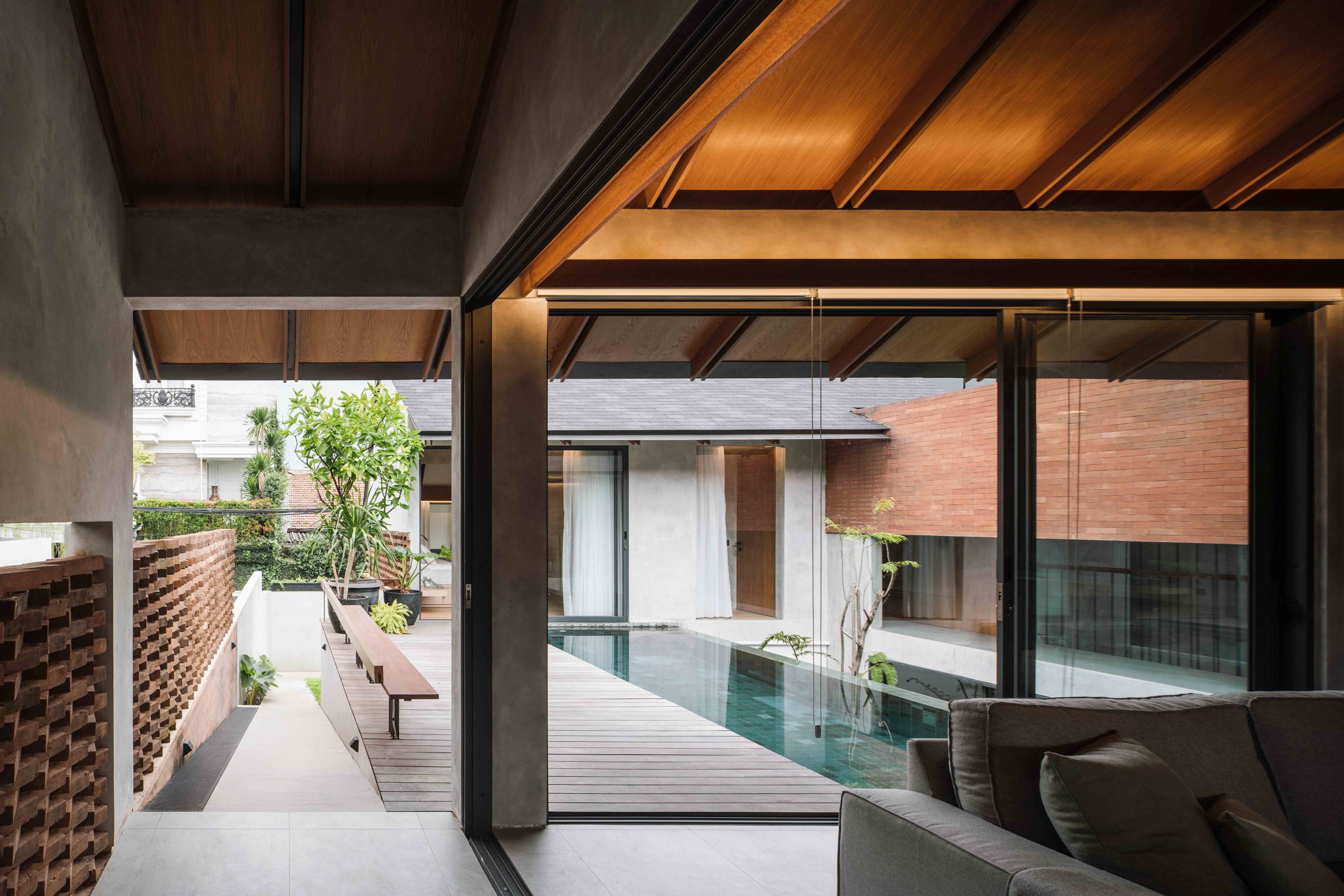 ACH House: An Airy and Well Composed Indonesian Home / Living Asean