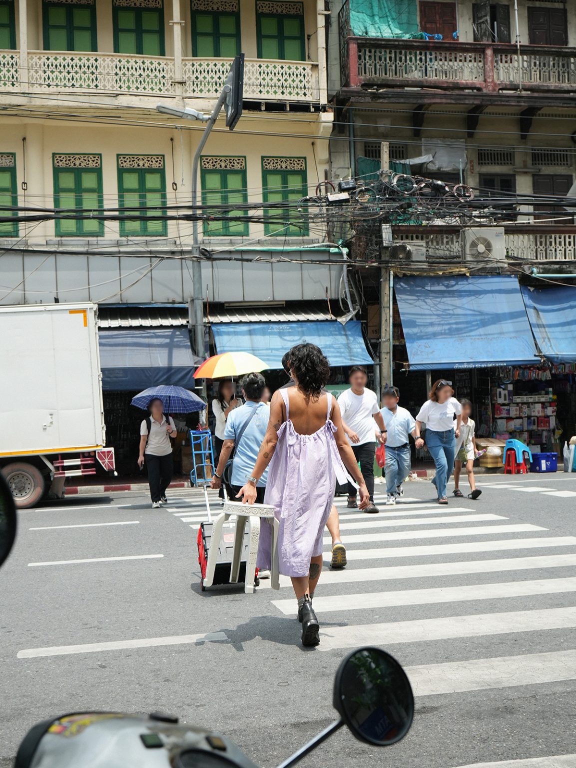 CHOEI: A Contemporary Stool Revival by Rumbá Bor / Living Asean