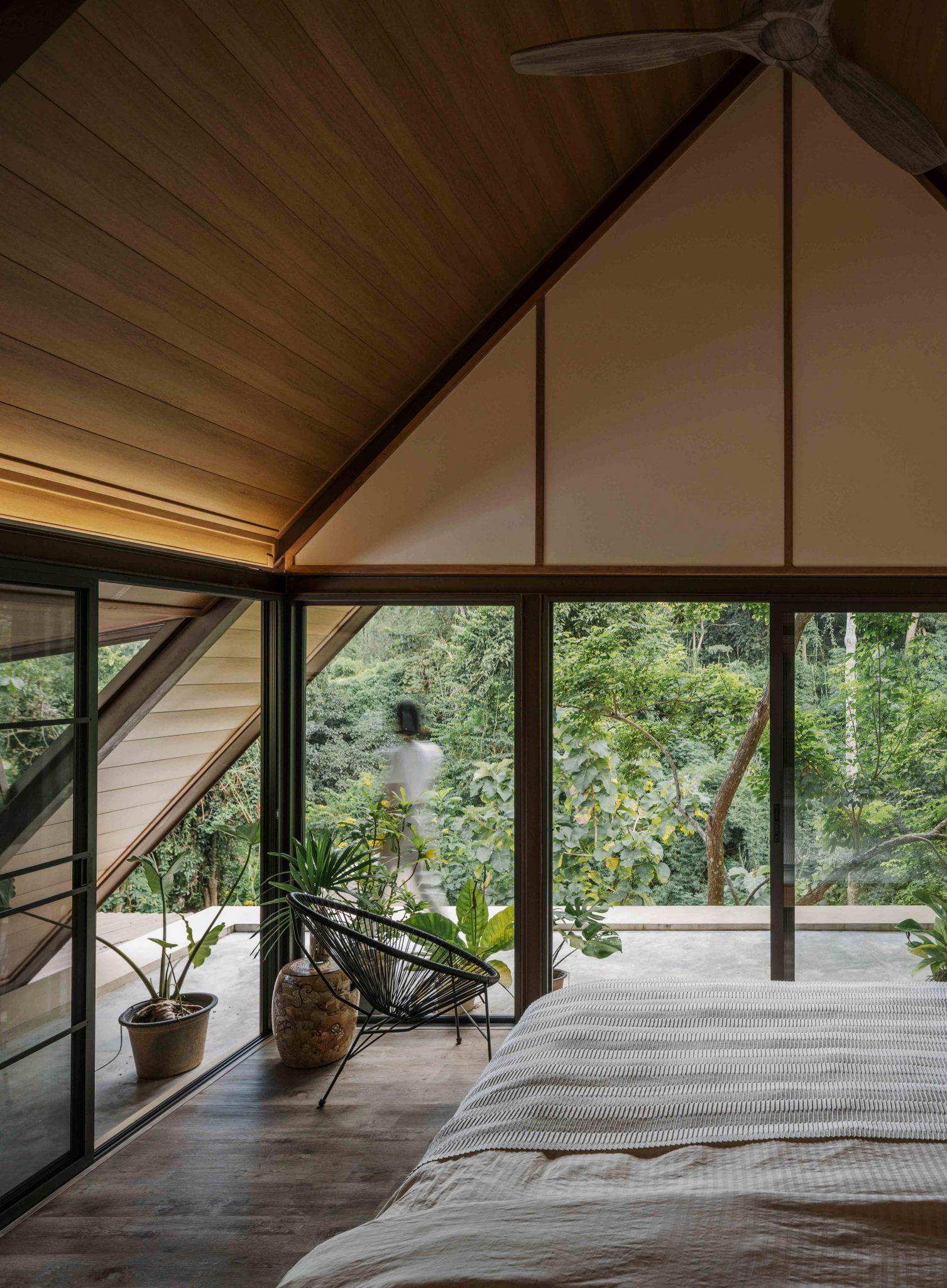 Mae Rim House: A House on the Hill with Fresh Air / Living Asean