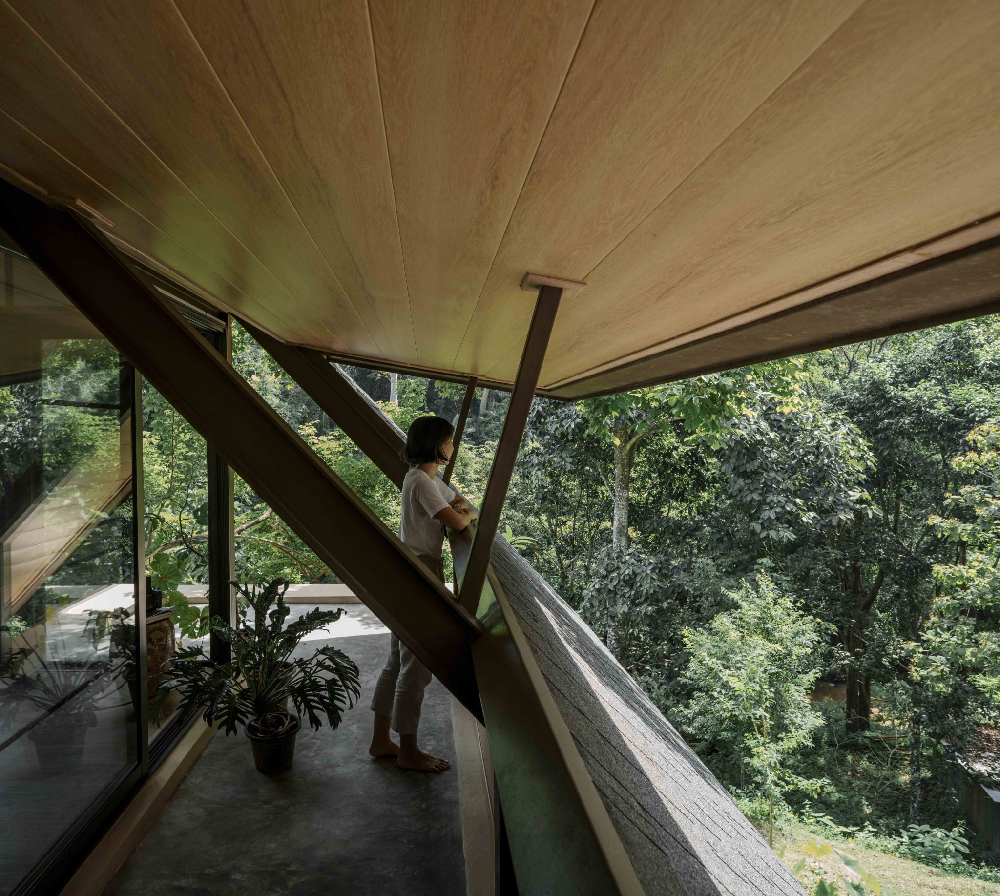 Mae Rim House: A House on the Hill with Fresh Air / Living Asean