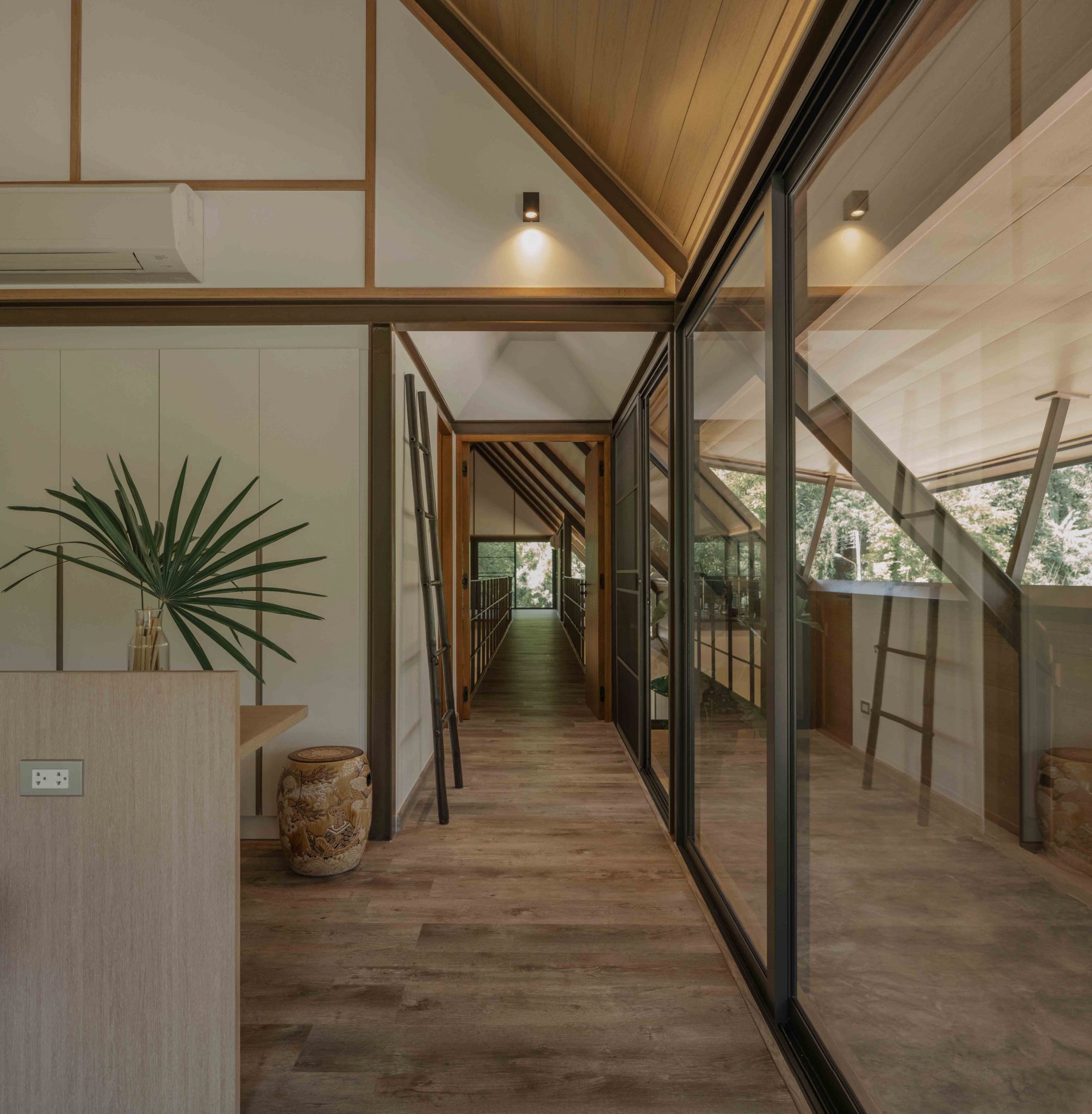 Mae Rim House: A House on the Hill with Fresh Air / Living Asean