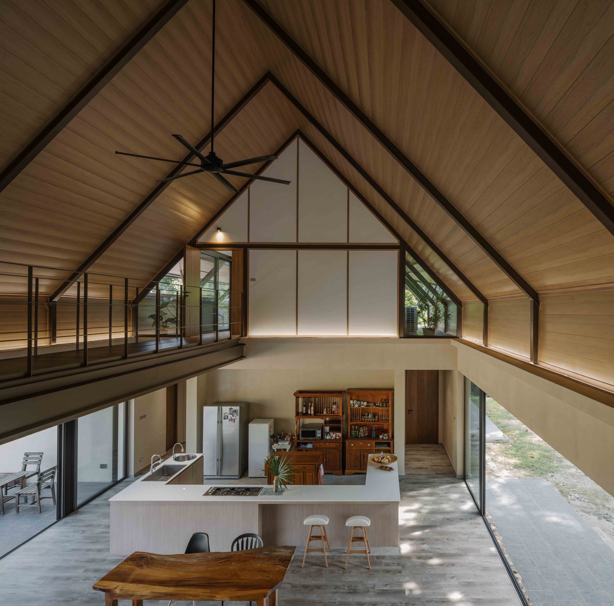 Mae Rim House: A House on the Hill with Fresh Air / Living Asean