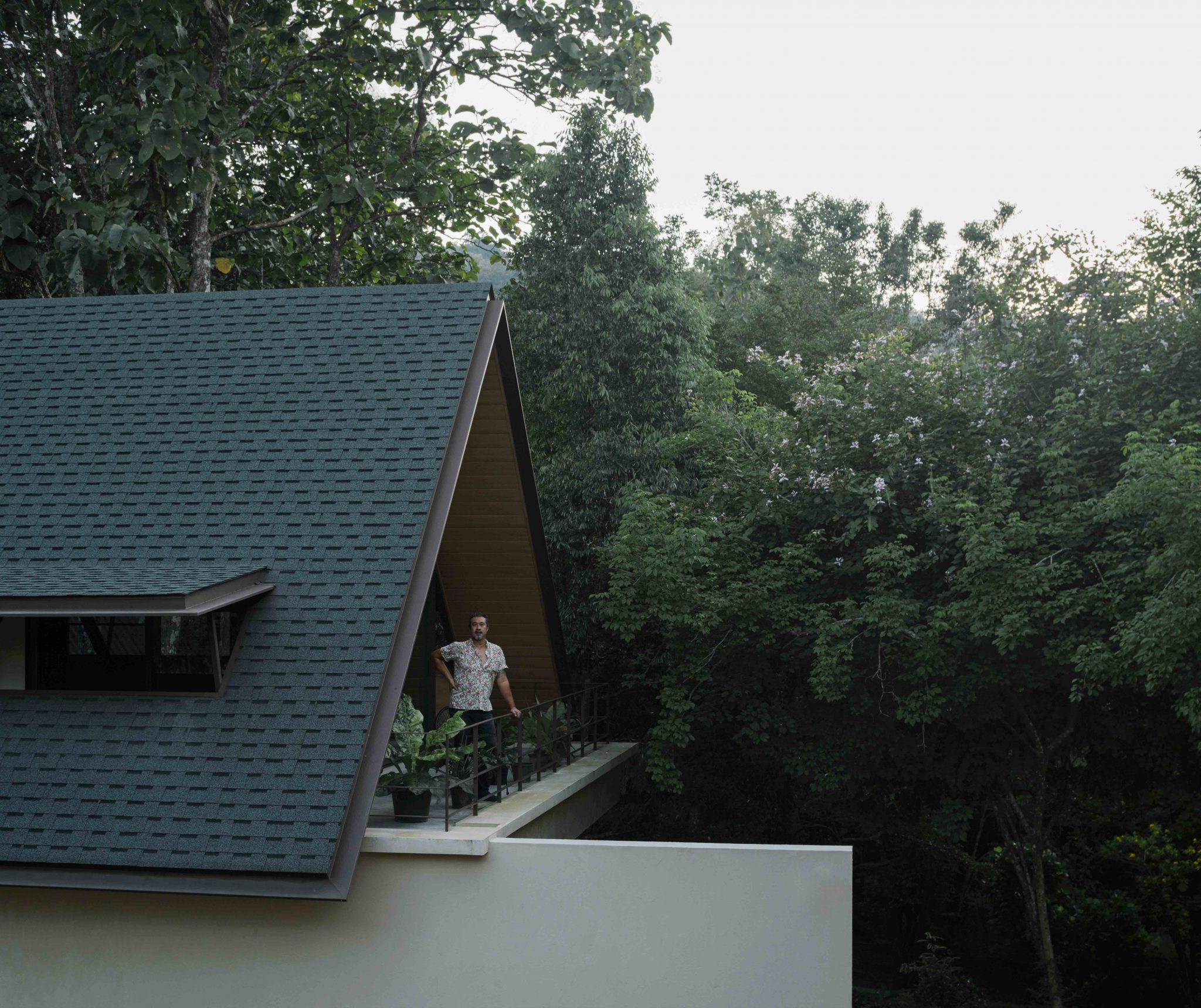 Mae Rim House: A House on the Hill with Fresh Air / Living Asean