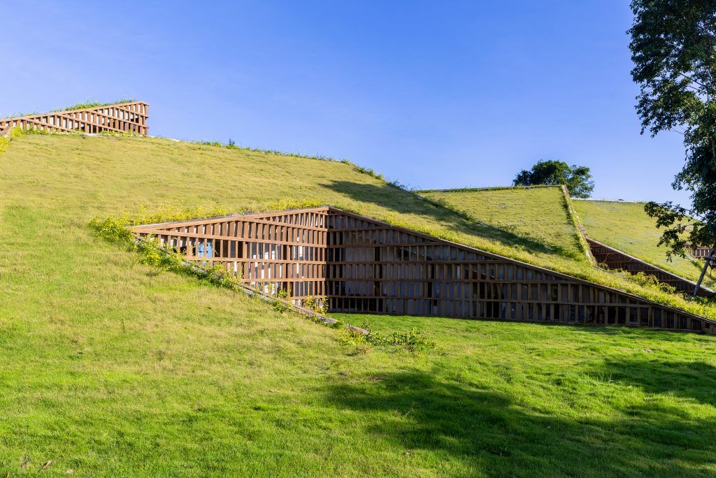 The Park: A Grass-Roof Community Center in Vietnam / Living Asean