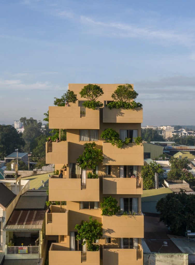 The Flying Block: A Hotel with the Ambience of Sky Gardens / Living Asean